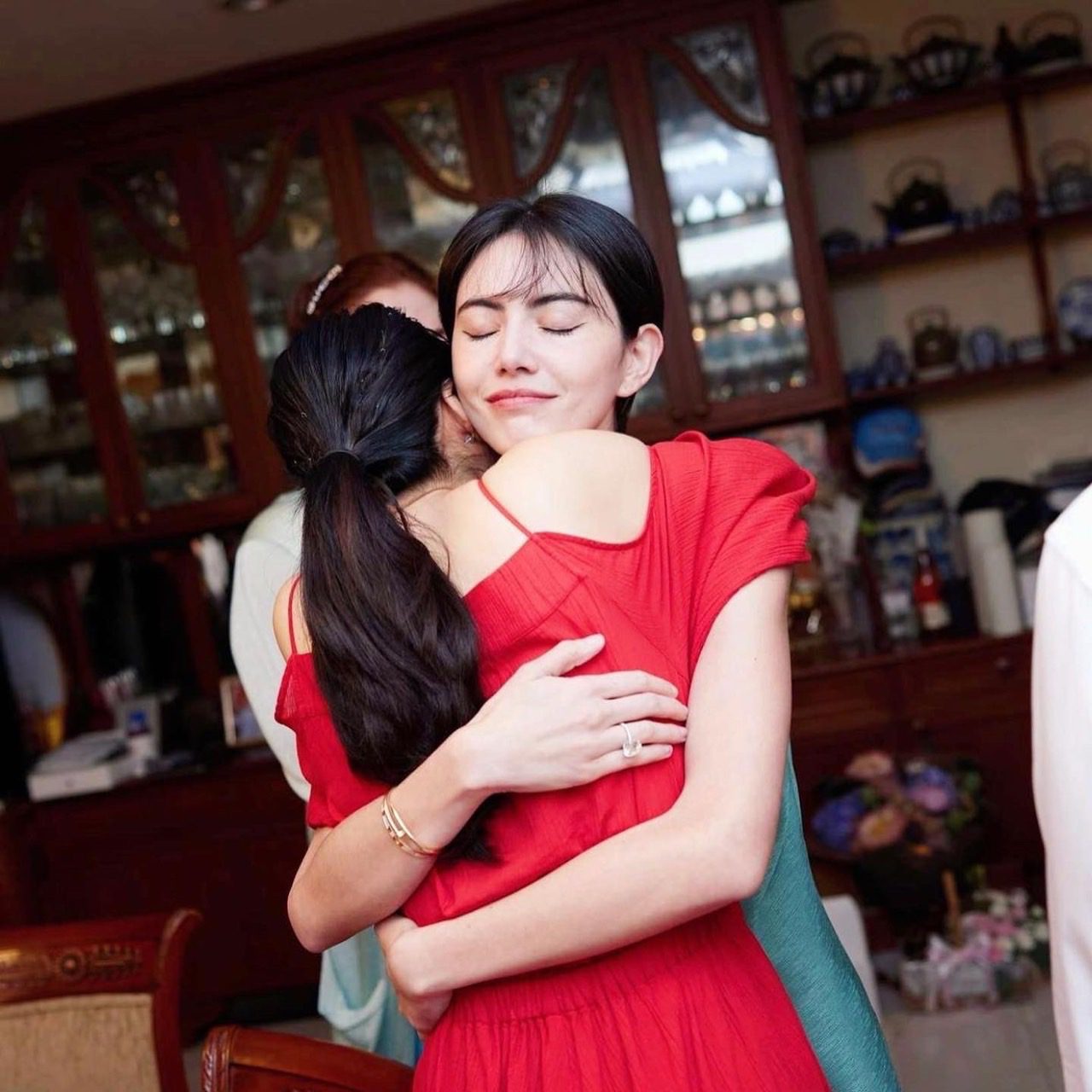 ดาว พอฤทัย เล่าโมเมนต์ ใหม่ ดาวิกา ลูกสาวสุดที่รักหอบเค้กเซอร์ไพรส์วันเกิดถึงคฤหาสน์