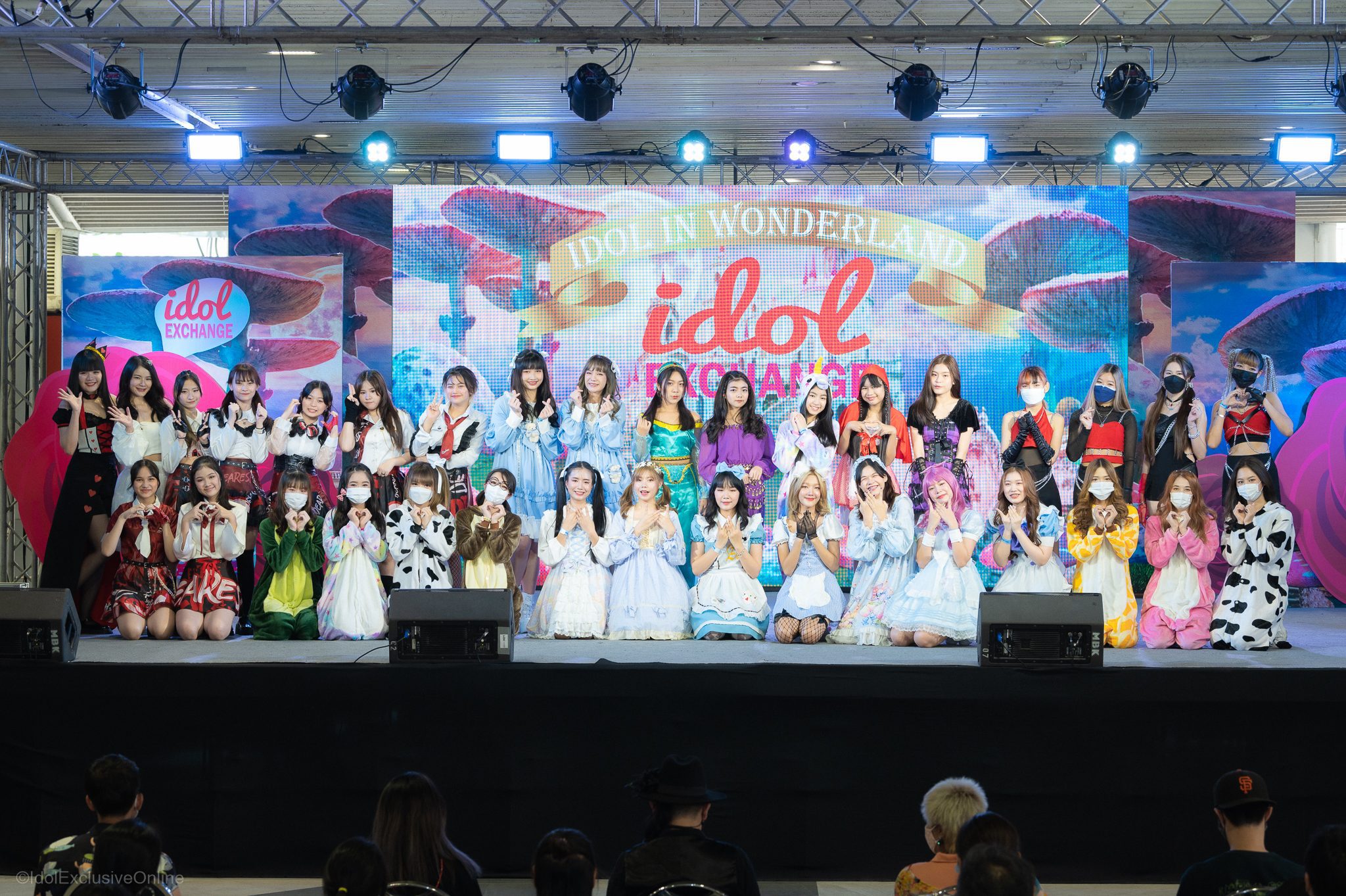 ทัพศิลปินไอดอลจัดเต็มขนความสดใสต้อนรับวันเด็กในงาน Idol Exchange 'บาส ...